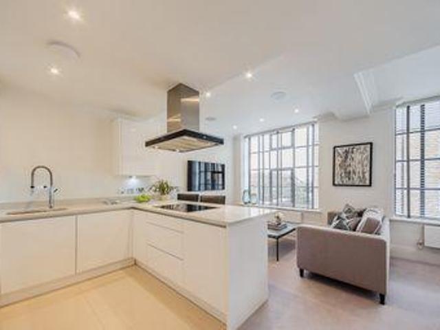 2 Bedrooms Flat for rent in Rainville Road, Fulham, London W6