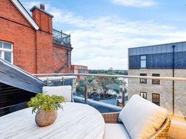 2 Bedrooms Flat for rent in Rainville Road, London W6