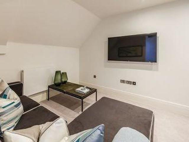 2 Bedrooms Flat for rent in Rainville Road, London W6
