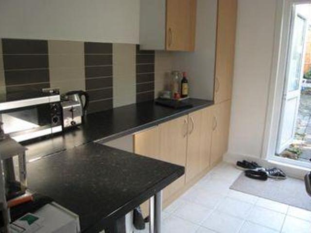 2 Bedrooms Flat for rent in Raleigh Road, London N8