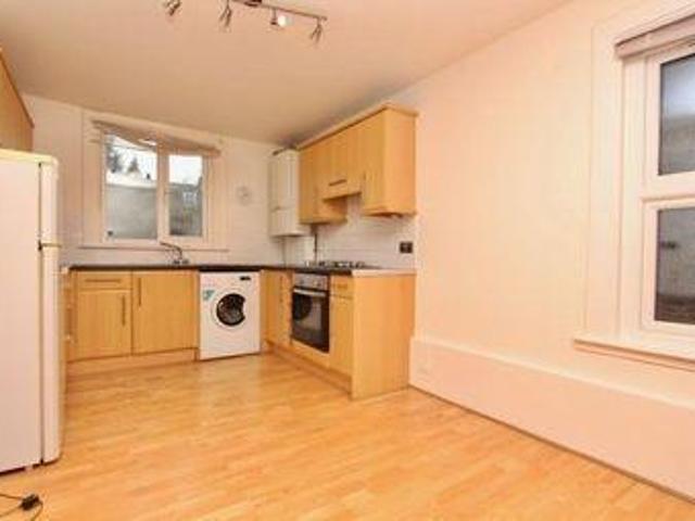 2 Bedrooms Flat for rent in Raleigh Road, London N8