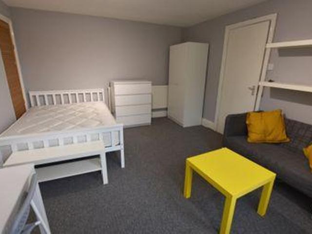 2 Bedrooms Flat for rent in Raleigh Street, Nottingham NG7