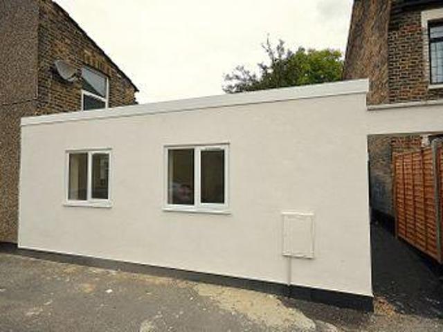 2 Bedrooms Flat for rent in Ramsay Road, Forest Gate, London E7