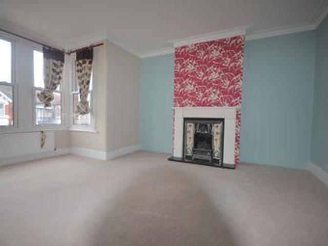 2 Bedrooms Flat for rent in Ranelagh Gardens, Ilford IG1