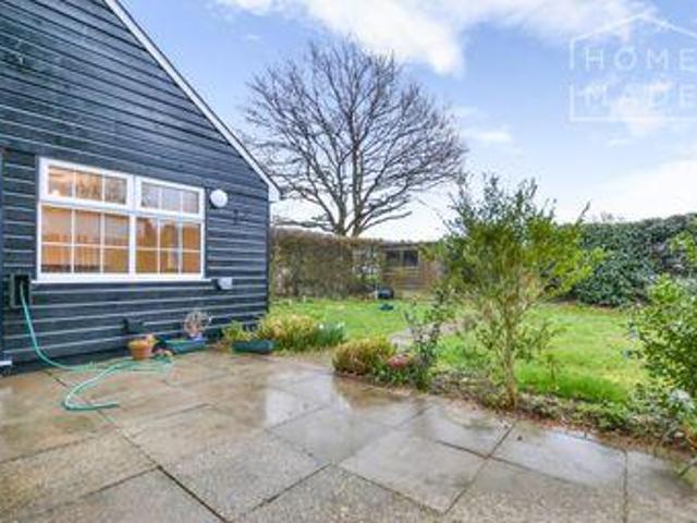 2 Bedrooms Flat for rent in Rectory Park, Sanderstead CR2