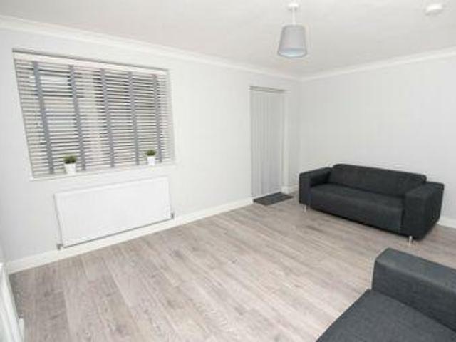 2 Bedrooms Flat for rent in Rectory Place, London SE18