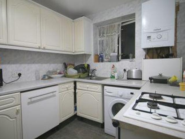 2 Bedrooms Flat for rent in Rectory Road, Dagenham RM10
