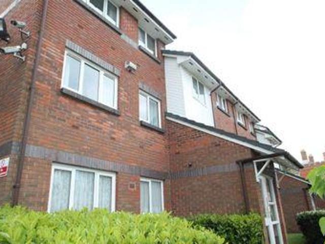 2 Bedrooms Flat for rent in Red Lion Lane, London SE18