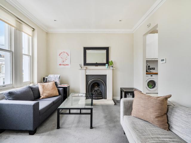 2 Bedrooms Flat for Rent in Redcliffe Street | Foxtons