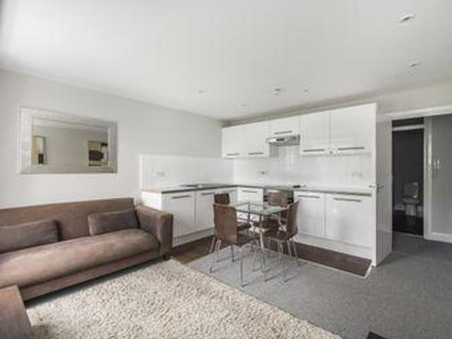 2 Bedrooms Flat for rent in Redcliffe Square, London SW10