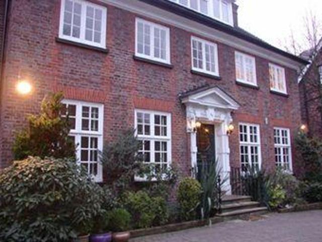 2 Bedrooms Flat for rent in Redington Road, London NW3