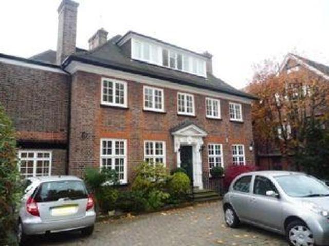 2 Bedrooms Flat for rent in Redington Road, London NW3