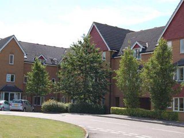 2 Bedrooms Flat for rent in Redoubt Close, Hitchin SG4