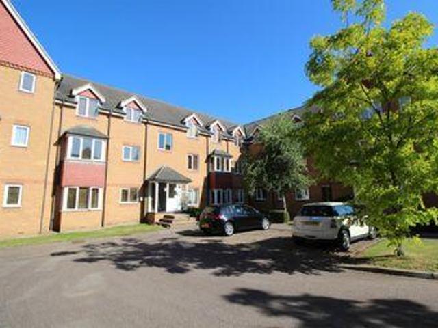 2 Bedrooms Flat for rent in Redoubt Close, Hitchin SG4