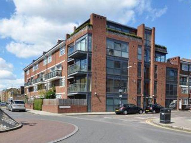 2 Bedrooms Flat for rent in Redmans Road, Tower Hamlets E1
