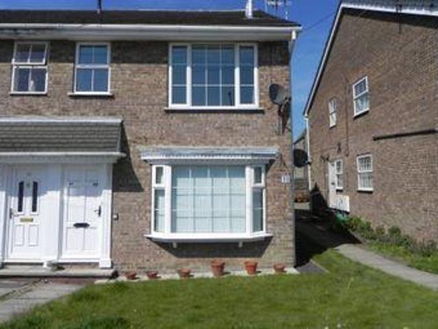 2 Bedrooms Flat for rent in Redwood Way, Yeadon, Leeds LS19
