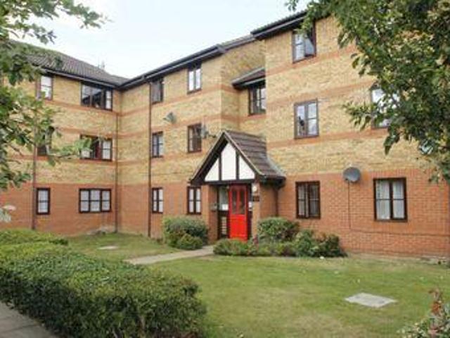 2 Bedrooms Flat for rent in Redwood Grove, Bedford MK42