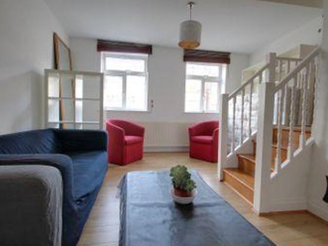 2 Bedrooms Flat for rent in Redvers Street, Shoreditch N1