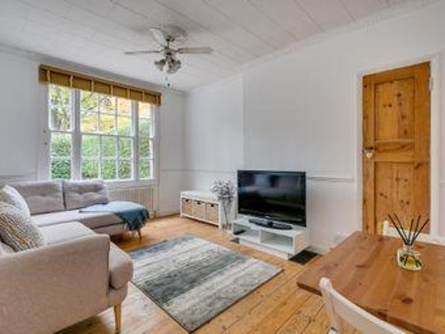 2 Bedrooms Flat for rent in Reform Street, London SW11