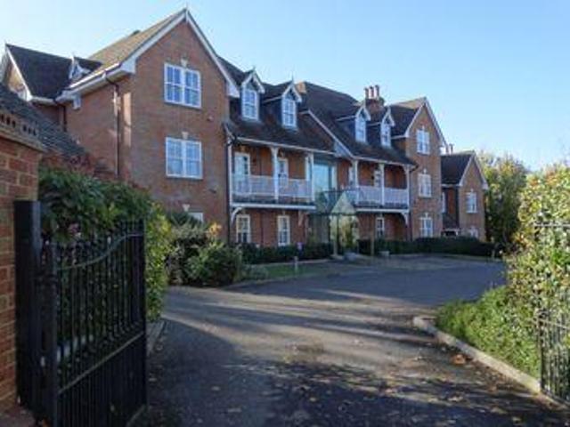 2 Bedrooms Flat for rent in Regal Heights, Odiham RG29