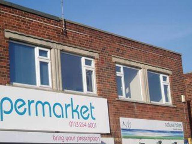 2 Bedrooms Flat for rent in Regal Parade, Leeds LS15