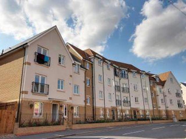 2 Bedrooms Flat for rent in Regent´s Court, South Street, Bishops Stortford, Herts CM23