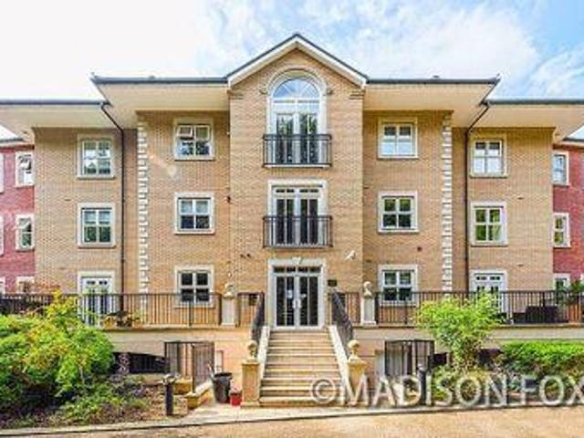 2 Bedrooms Flat for rent in Regents Drive, Woodford Green IG8
