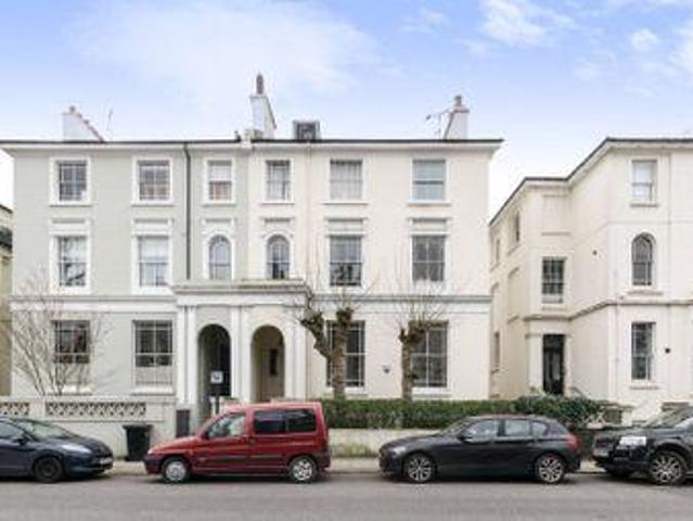 2 Bedrooms Flat for rent in Regents Park Road, Camden NW1