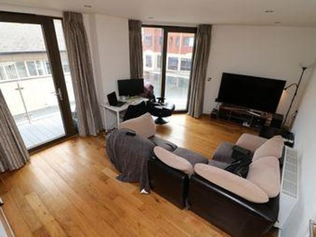 2 Bedrooms Flat for rent in Regents Park Road, Finchley Central N3