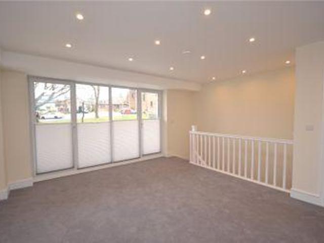 2 Bedrooms Flat for rent in Regents Park Road, Finchley, London N3
