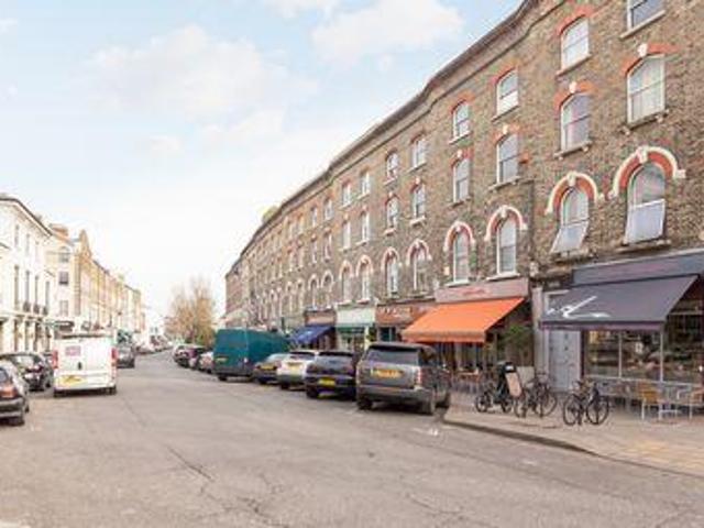 2 Bedrooms Flat for rent in Regents Park Road, London NW1