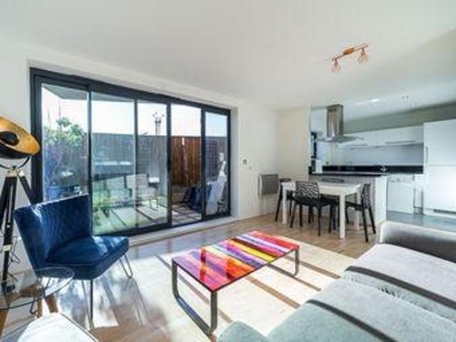 2 Bedrooms Flat for rent in Regents Park Road, Primrose Hill NW1