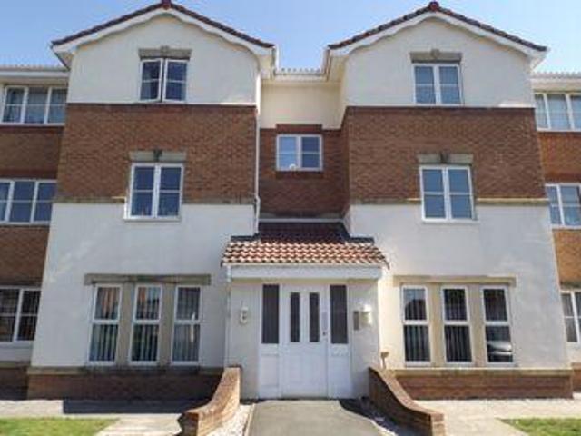 2 Bedrooms Flat for rent in Regency Gardens, Hyde SK14