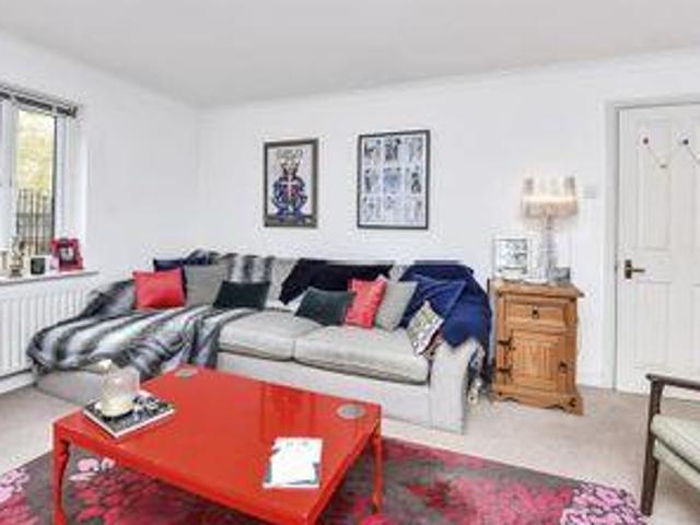 2 Bedrooms Flat for rent in Regency Mews, London SW9