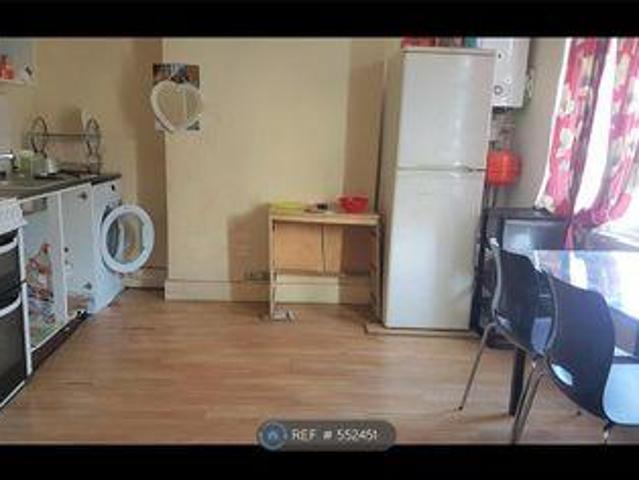 2 Bedrooms Flat for rent in Reginald Road, London E7