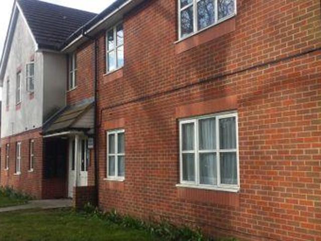 2 Bedrooms Flat for rent in Reid Close, Hayes UB3