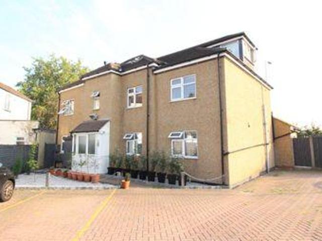 2 Bedrooms Flat for rent in Renters Avenue, London NW4