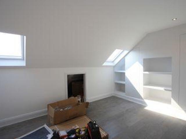 2 Bedrooms Flat for rent in Replingham Rd, Southfields SW18