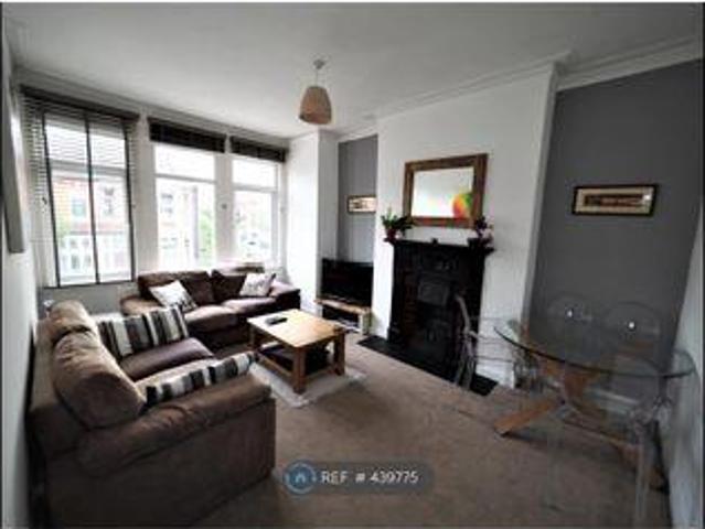 2 Bedrooms Flat for rent in Replingham Road, London SW18