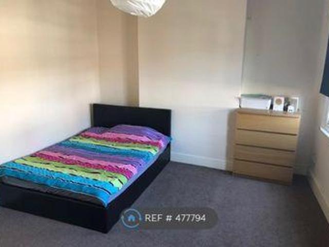 2 Bedrooms Flat for rent in Replingham Road, London SW18