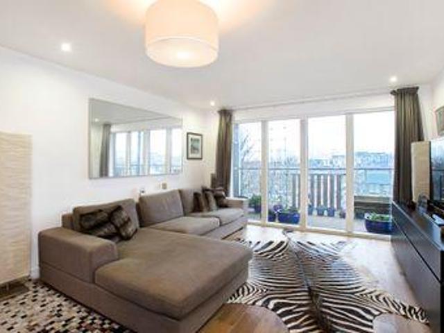 2 Bedrooms Flat for rent in Restell Close, Greenwich, London SE3