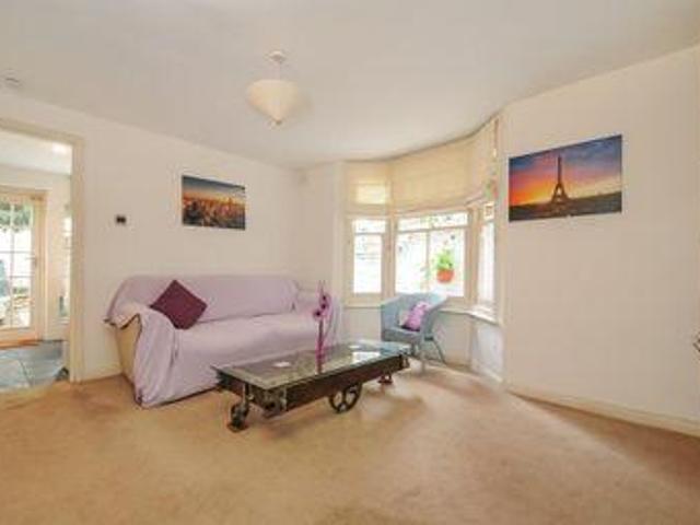 2 Bedrooms Flat for rent in Rita Road, London SW8