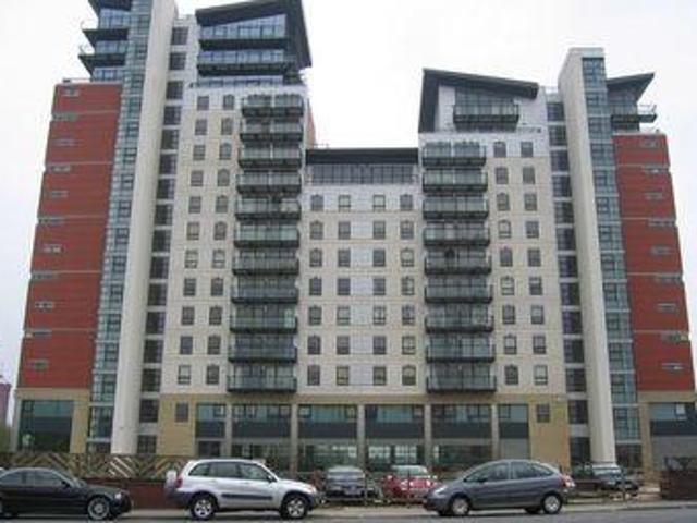 2 Bedrooms Flat for rent in Riverside Way, Leeds LS1
