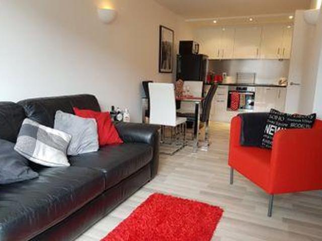 2 Bedrooms Flat for rent in Riverside Way, Leeds LS1