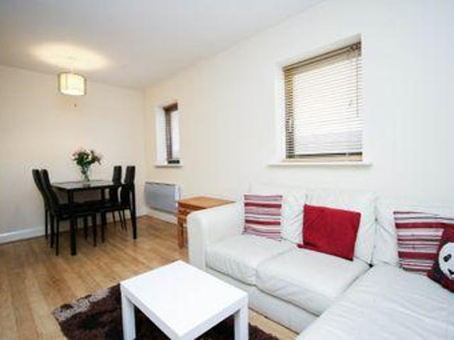 2 Bedrooms Flat for rent in Rickman Drive, Birmingham B15