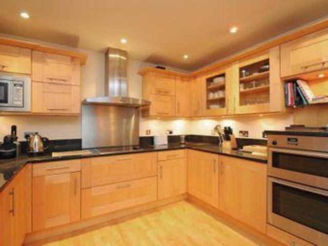 2 Bedrooms Flat for rent in Richmond, Surrey TW10