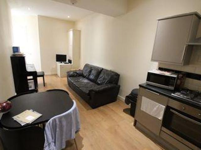 2 Bedrooms Flat for rent in Richmond Road, Cathays, Cardiff CF24