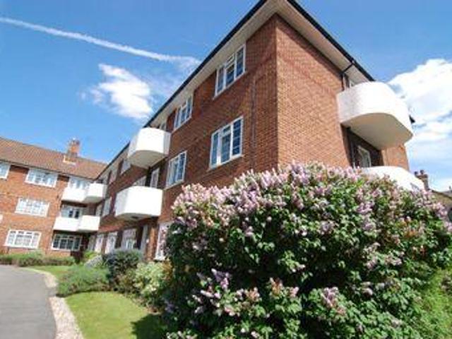 2 Bedrooms Flat for rent in Richmond Road, London SW20
