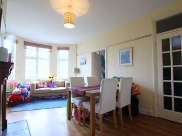 2 Bedrooms Flat for rent in Richmond Road, London SW20