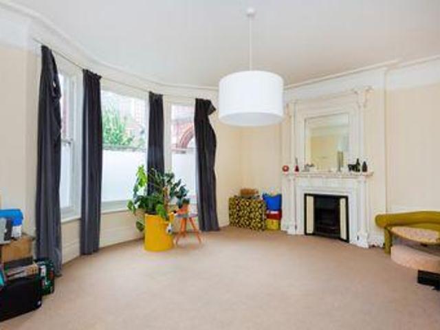 2 Bedrooms Flat for rent in Richmond Way, London W12